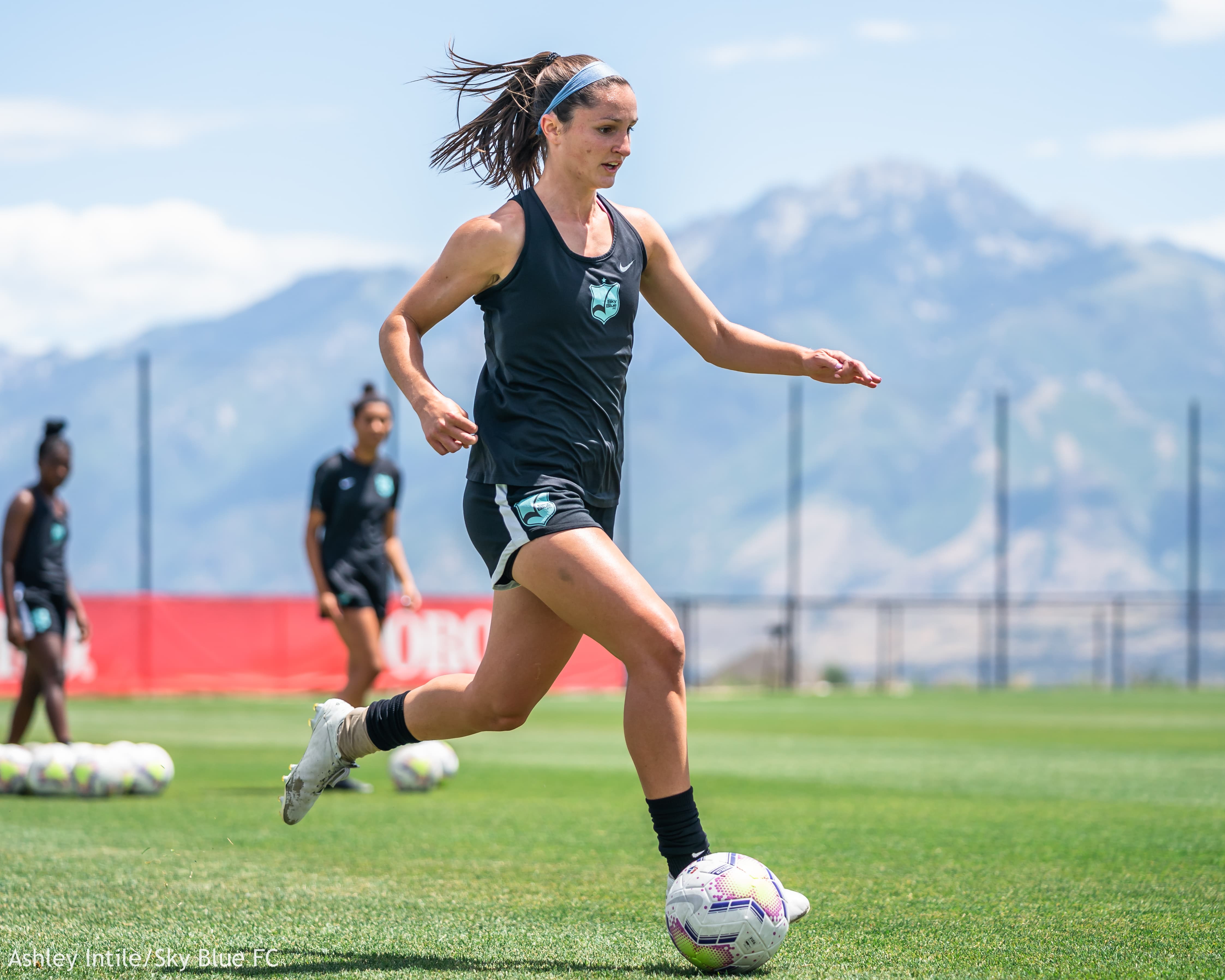 GETTING TO KNOW A STAR ATHLETE: MEET KALEIGH RIEHL – Nuzest USA